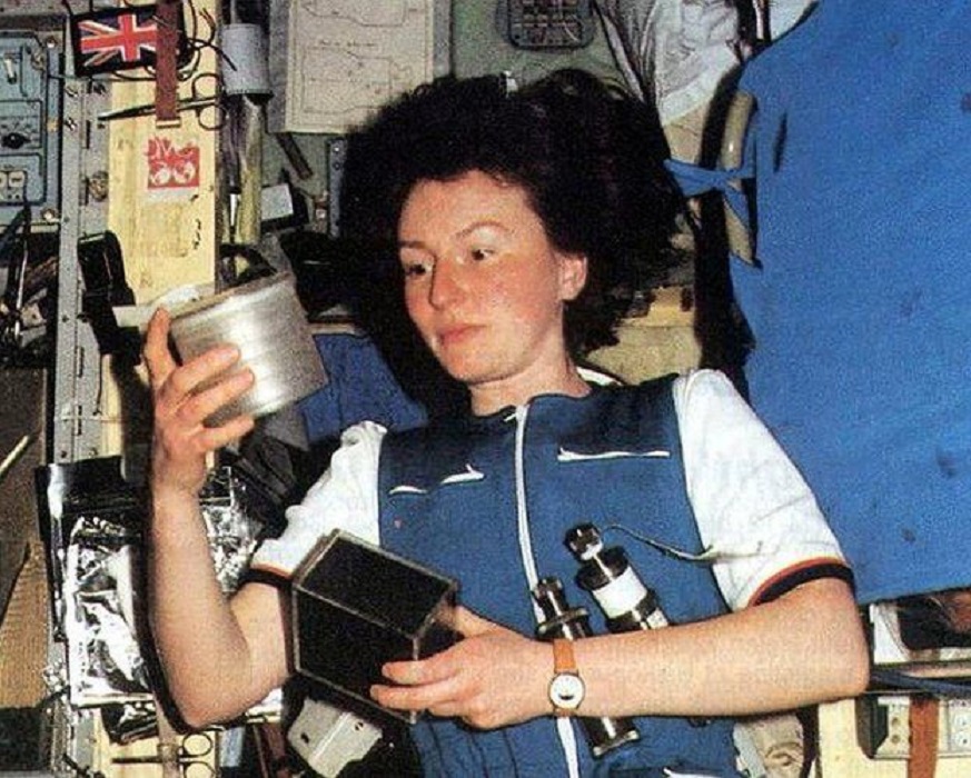 Ellas en el Espacio, veinte mujeres que desafían la gravedad